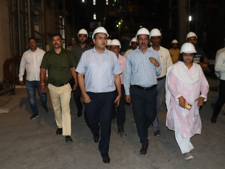 Azamgarh DM inspected the sugar mill