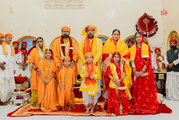 Mewar along with family took Rajbhog Darshan of Shrinathji, Vishal Bawa ...