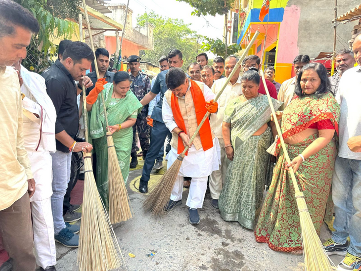 Booth Chalo Basti Chalo campaign started in Indore | इंदौर में शुरू हुआ बूथ चलो बस्ती चलो अभियान ...