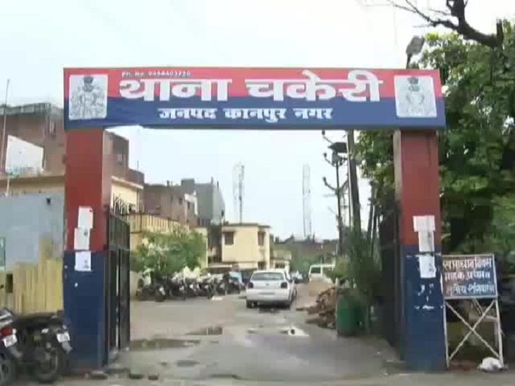 In Kanpur's Chakeri Sanigavan, the goons broke the door and dragged the ...