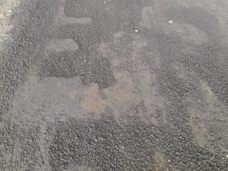 Road ballast uprooted in two days in Sultanpur | सुल्तानपुर में दो दिन ...