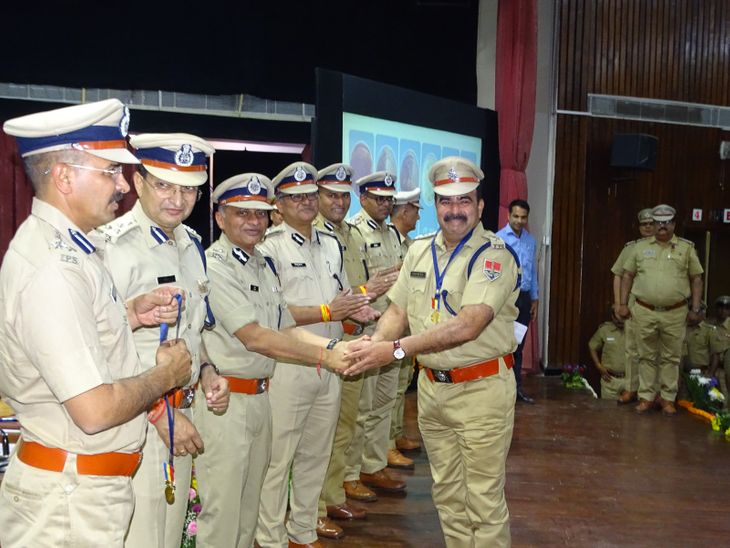 ASP Hingad received the Excellent Service Medal from the Union Home ...