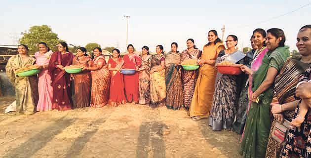 Jain Shwetambara Group performed Swami Vatsalya in the cowshed | जैन ...