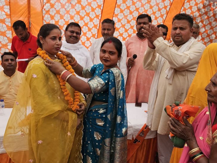 BJP's Village Chalo campaign | भाजपा का गांव चलो अभियान: पीलीभीत में ...