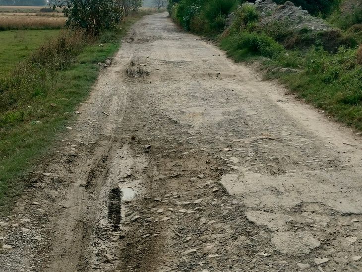 One and a half kilometer canal road in dilapidated condition in Lambhua
