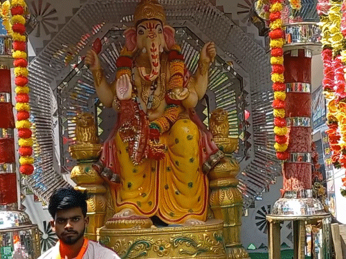 A procession was taken out on Hanuman Jayanti in Karhal | करहल में ...