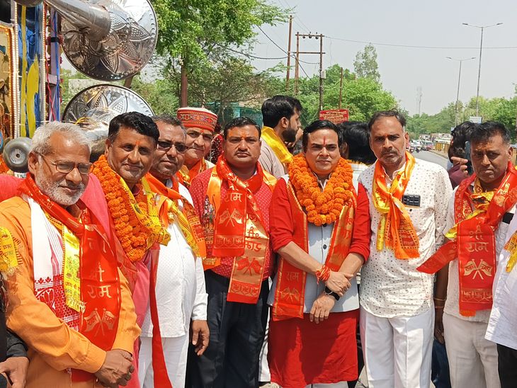 Procession taken out in Sasni on Hanuman Jayanti | हनुमान जयंती पर ...