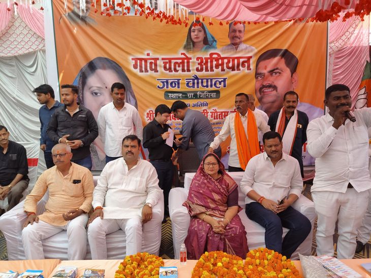 Minister in charge heard the problems in the village chalo campaign