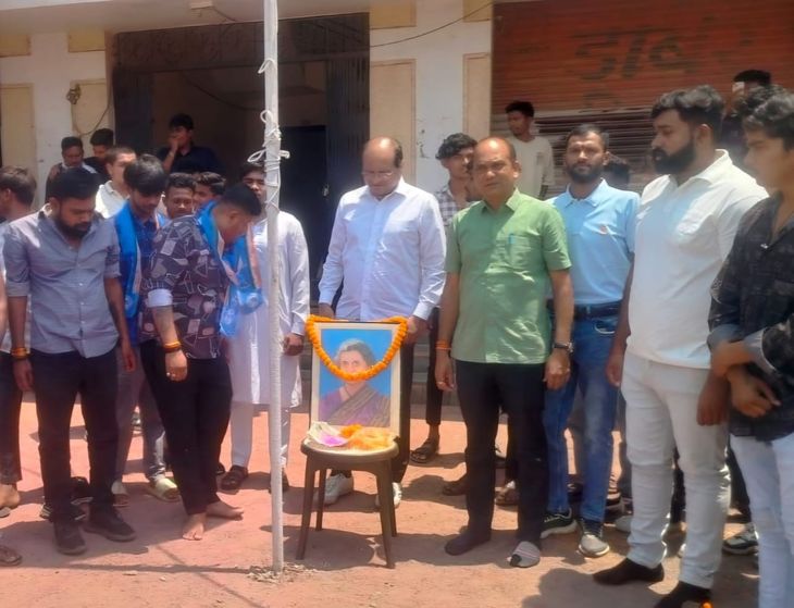 Flag hoisted on the foundation day of NSUI | एनएसयूआई के स्थापना दिवस ...