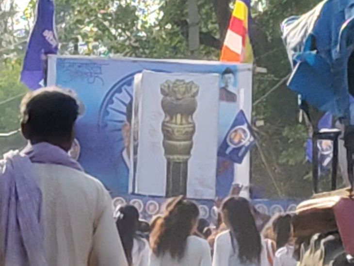 A grand procession was taken out in Khadda on Ambedkar Jayanti ...