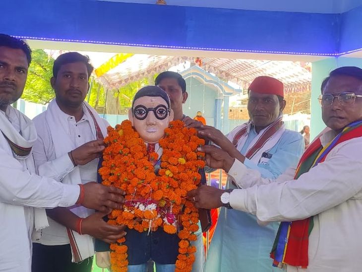 SP workers celebrated Baba Saheb's birth anniversary in Misrikh ...