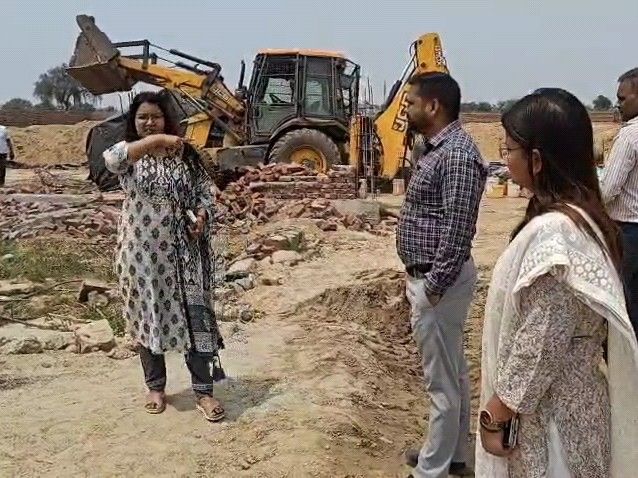 Big action in the flood area of Hindon river in Noida