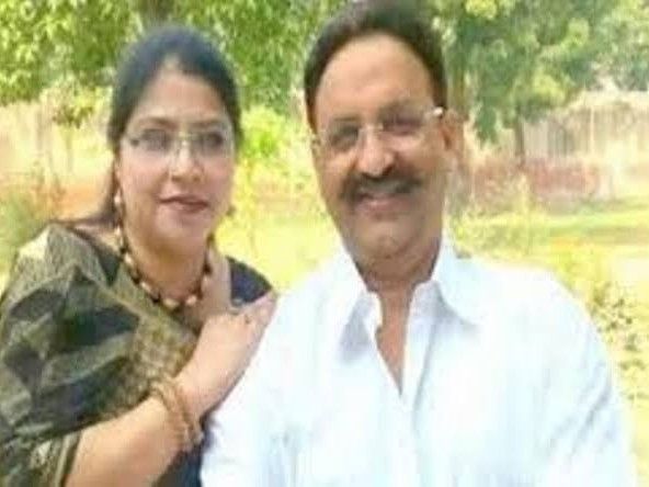 Legal action against Mukhtar's wife Afsa Ansari | मुख्तार की पत्नी अफसा ...