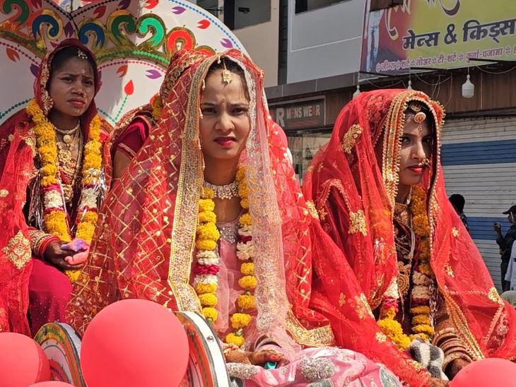 Mass marriage conference of tribal society in Barwah | बड़वाह में ...