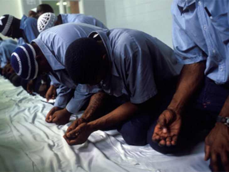 UK Jail Islamic Gang; Muslim Inmates | Sharia law | ब्रिटेन की जेलों ...