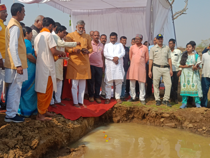 Minister-MLA reached the origin of Bichhiya river in Mauganj | मऊगंज ...