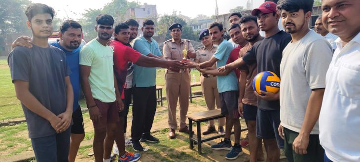 The team of people's representatives defeated the team of fire brigade ...