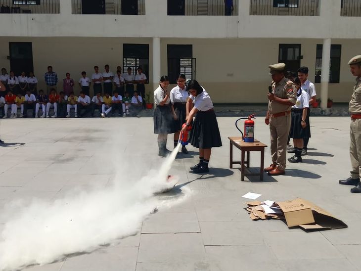 Training given to school children during fire service week