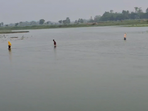 SITAMARHI NEWS, BIHAR NEWS, ACCIDENT NEWS, Bike fell into the river ...