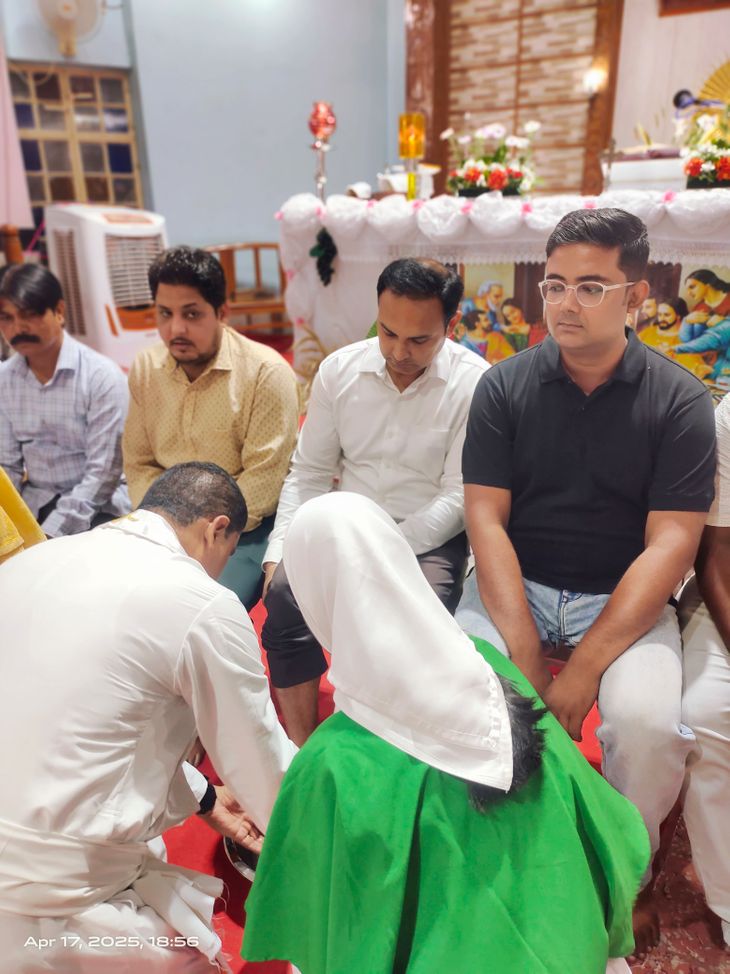 Father Roy Mathew and Father Nobel washed and kissed the feet of 12 ...