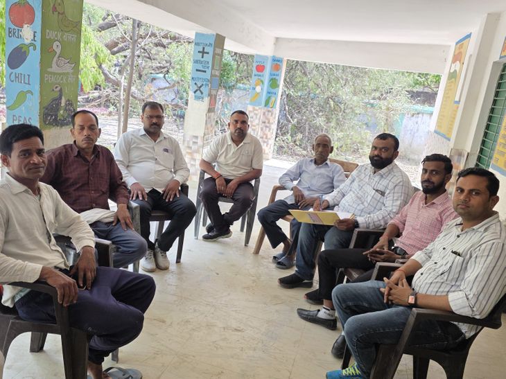 Tamarind tree fell in Ayodhya school