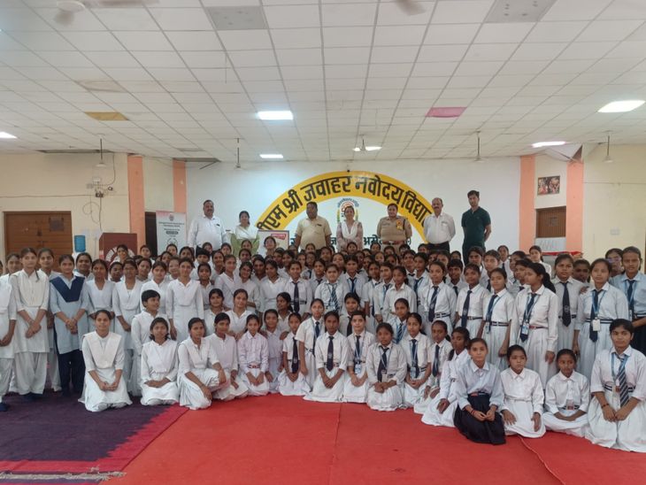 Police school program in Jawahar Navodaya Vidyalaya in Gauriganj
