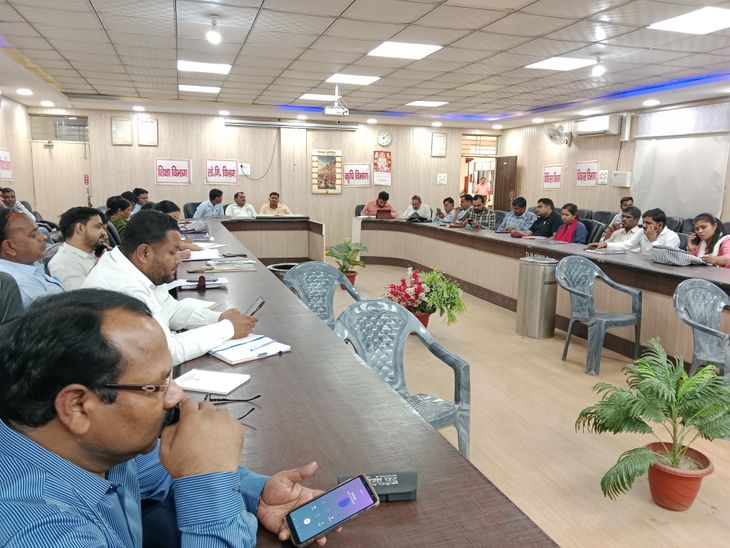 Complete Solution Day in Lakhimpur | लखीमपुर में संपूर्ण समाधान दिवस: एसडीएम ने सुनी जनता की ...