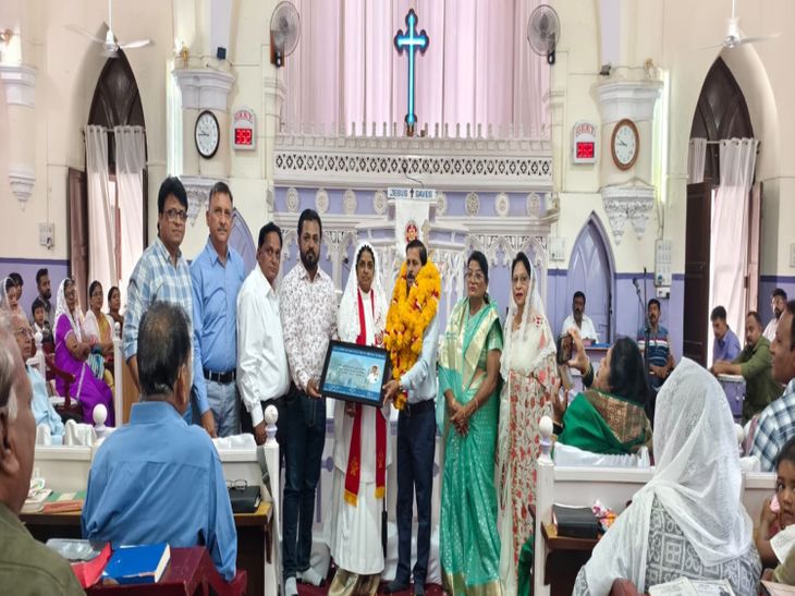 Easter festival celebrated with pomp, prayer meeting held in Shul Bread Memorial Church | धूमधाम ...