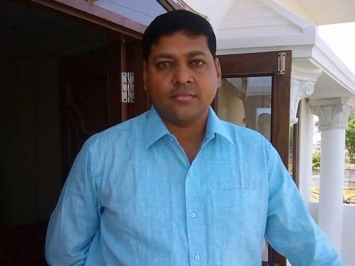 Car collided with a tree in Khandwa, MR died