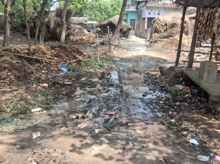 In Halimnagar of Rudauli, due to lack of drains, waterlogging on the ...