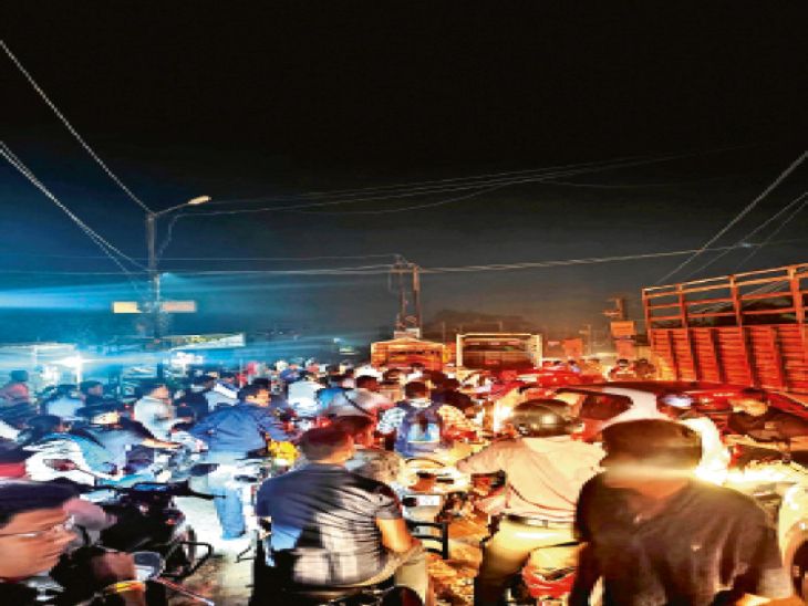 There is a jam at Talavli Chanda in the morning and evening | तलावली ...