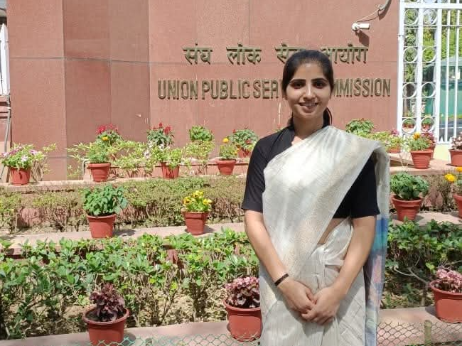 Devangi of Guna selected in UPSC