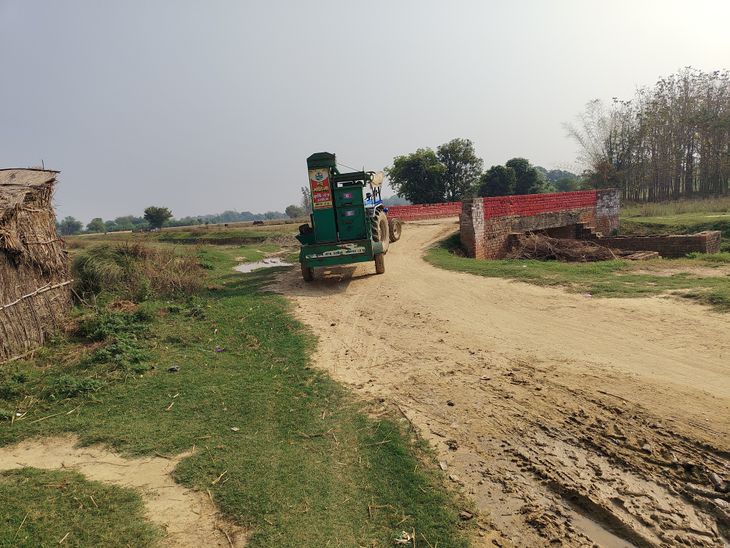 People are troubled by the bridge built on the canal in Shivpur