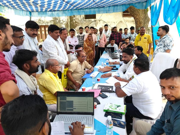 The MLA heard the problems of the people in Bighapur | बीघापुर में ...