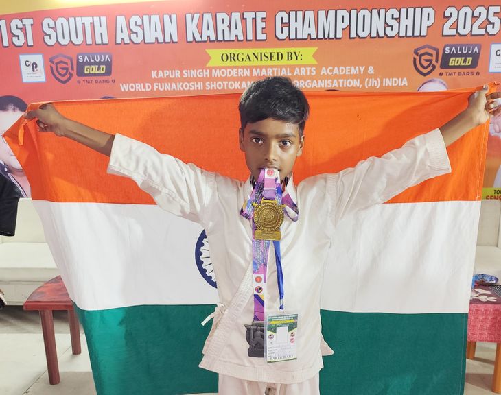 Raunak won gold in fight and silver in kata, 7 karatekas brought 14 ...