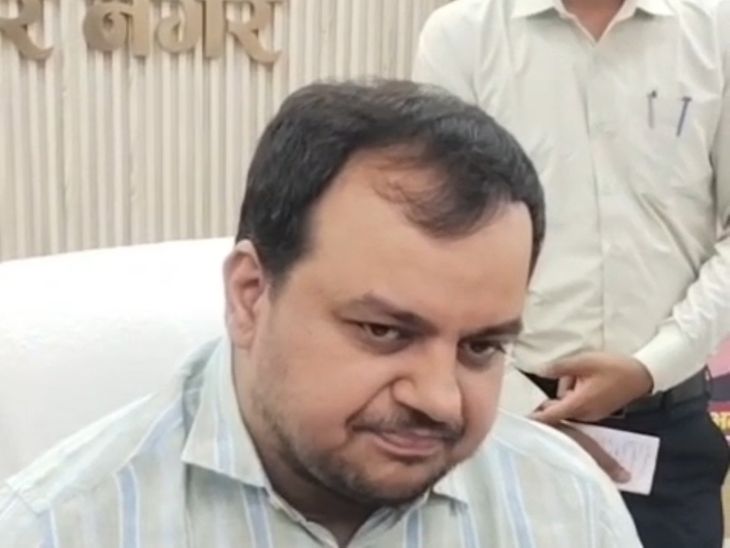 New DM Anupam Shukla took charge of Ambedkar Nagar