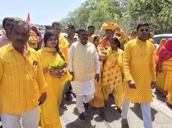 Bhagwat Katha begins in Ranimau | रानीमऊ में भागवत कथा का आगाज: कलश ...