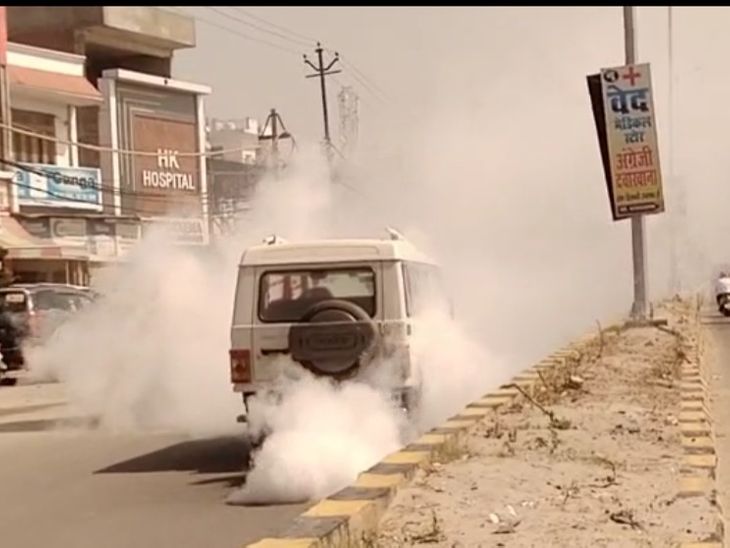 Bareilly accident averted Thick smoke from moving Bolero passengers ...