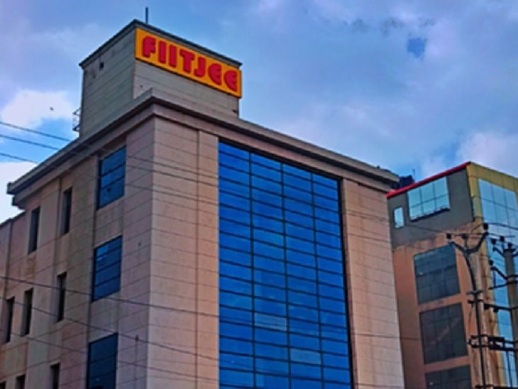 ED action FIITJEE coaching center Delhi Noida Gurugram | गुरुग्राम में FIITJEE कोचिंग सेंटर पर ...