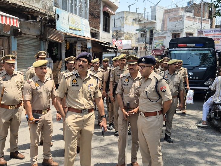 The new SP of Pilibhit took charge | पीलीभीत के नए एसपी ने संभाला चार्ज: फ्लैग मार्च कर परखी ...