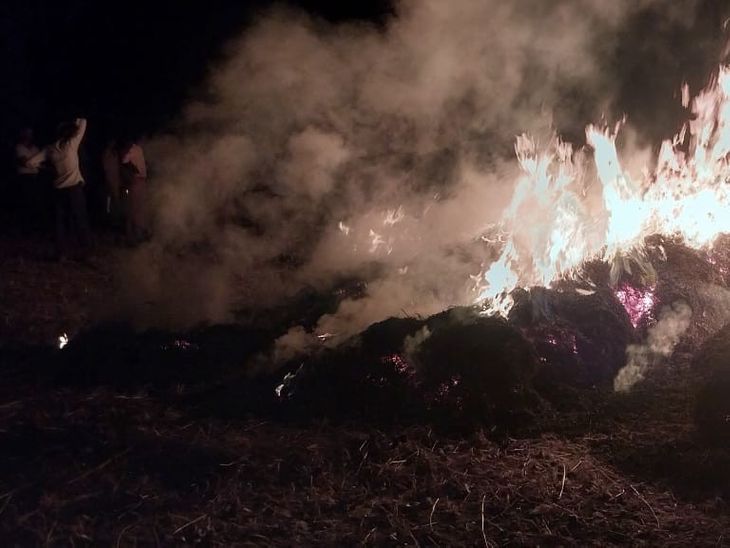 2 bigha wheat crop of a farmer burnt in Ayodhya | अयोध्या में किसान की ...