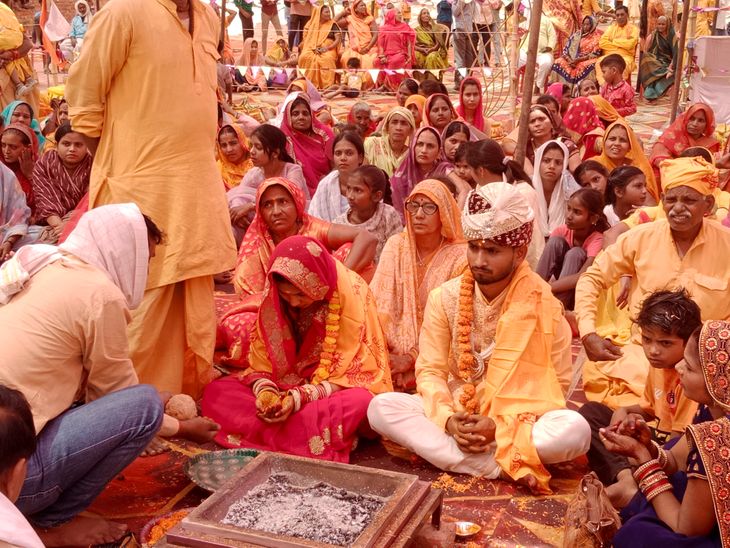 Religious rites in the nine-kund Mahayagya in Muhammadabad Gohna ...
