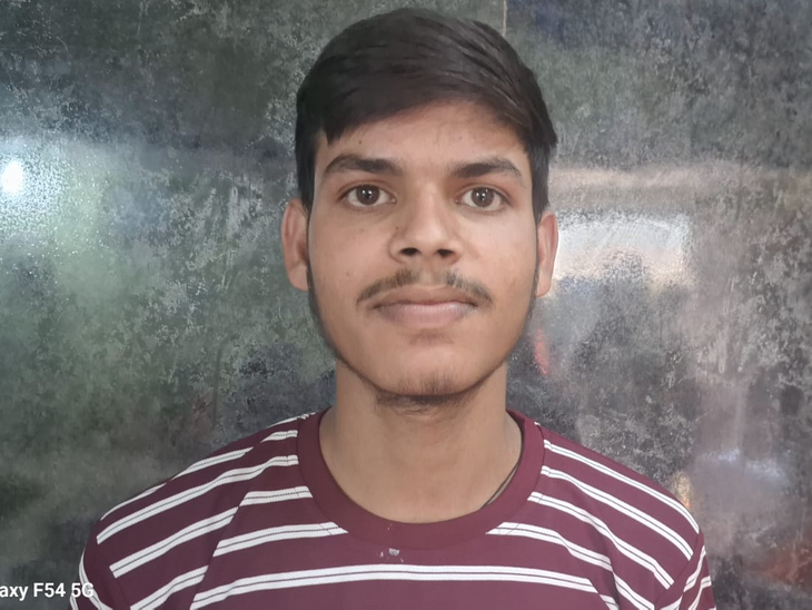 12th Board, Mau's Neeraj Paswan is district topper