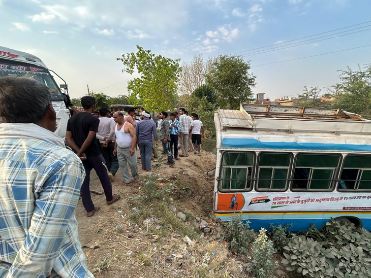 Sirsa Roadways Bus Rajasthan Number Truck Collided From Behind Khairkan ...