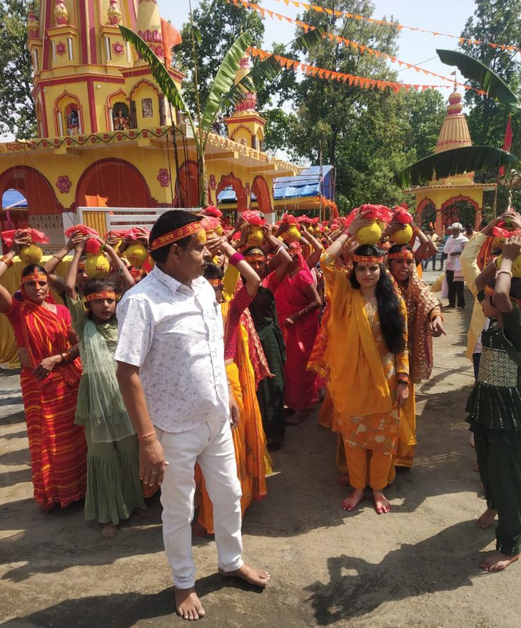 Shiv Hanuman Pran Pratishtha Maha Yagya started with a grand Kalash ...