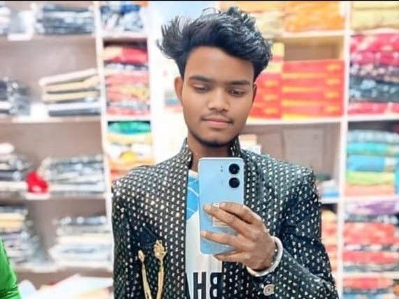 12th class student committed suicide in Babhani | बभनी में 12वीं के ...