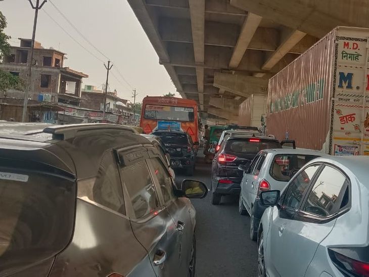 Construction of Lucknow-Kanpur elevated expressway causes traffic jam in Banthra | लखनऊ-कानपुर ...