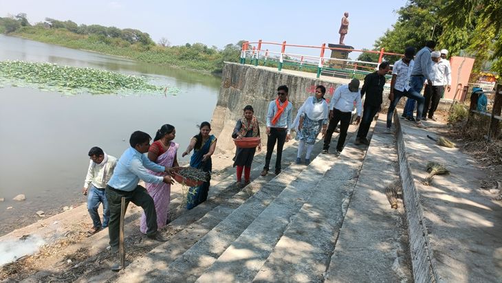 Message of water conservation to the villagers by cleaning the pond ...