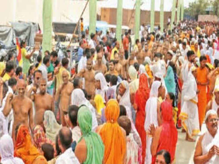 Such a gathering of Jain saints for the first time;