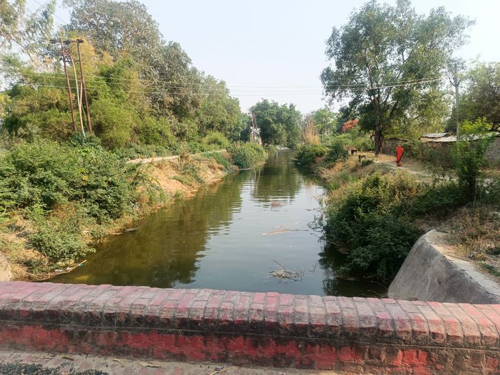 Water came in Sharda canal